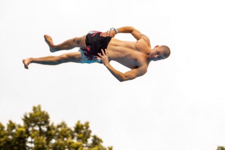 DEATH DIVING WORLD CHAMPIONSHIPS | The Howler Monkey